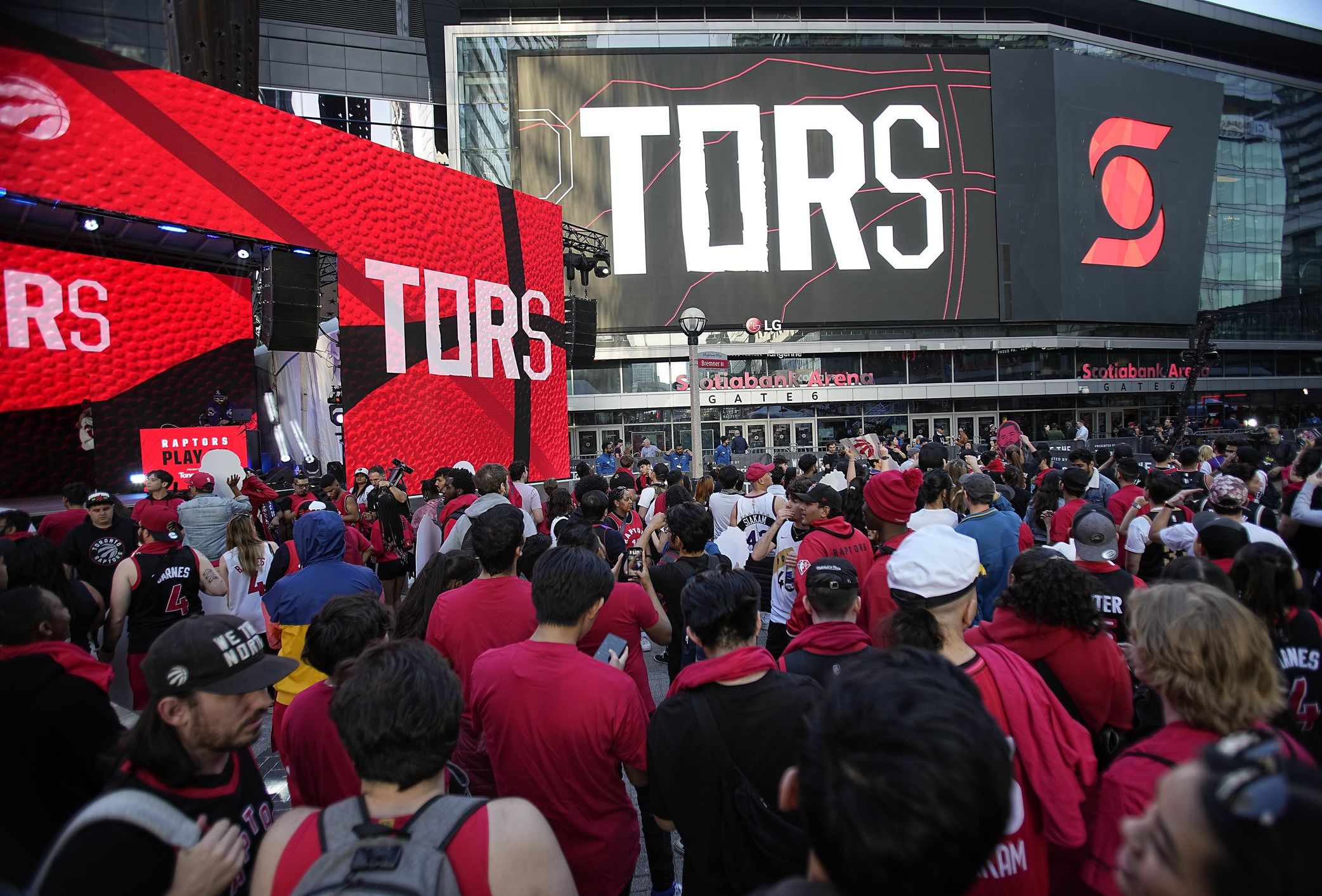 Study Found Raptors Fans Were Second Most Vulgar Fanbase In NBA ...