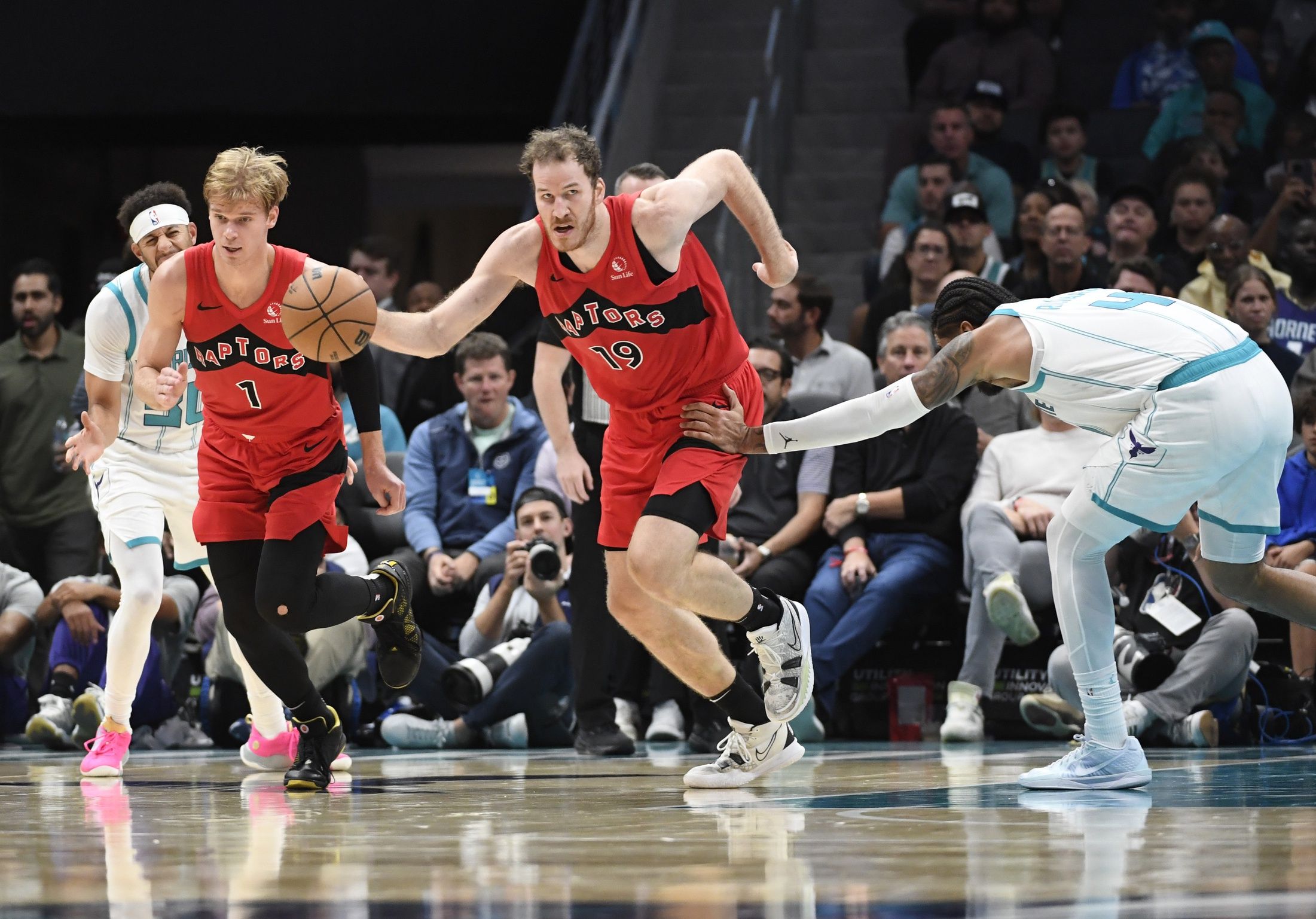Tre Mann Scores 27 as Hornets’ Bench Shines in 138-133 Win Over Raptors ...