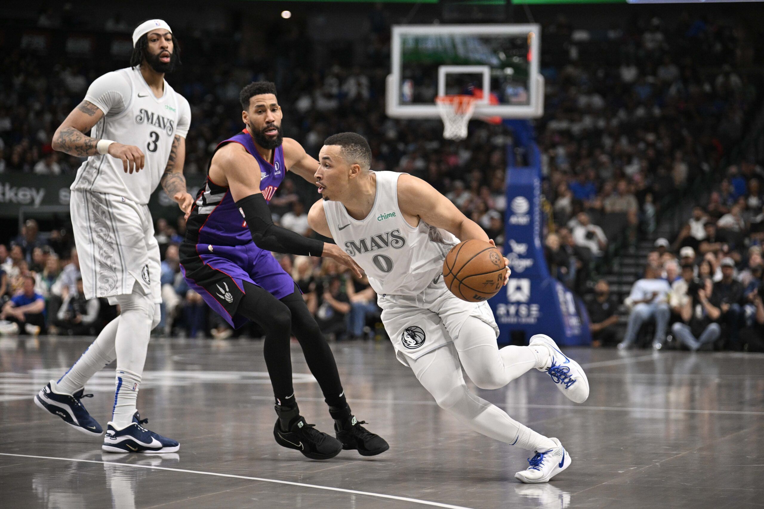 Anthony Davis Records Triple-Double as Mavericks Defeat Raptors 124-102 ...